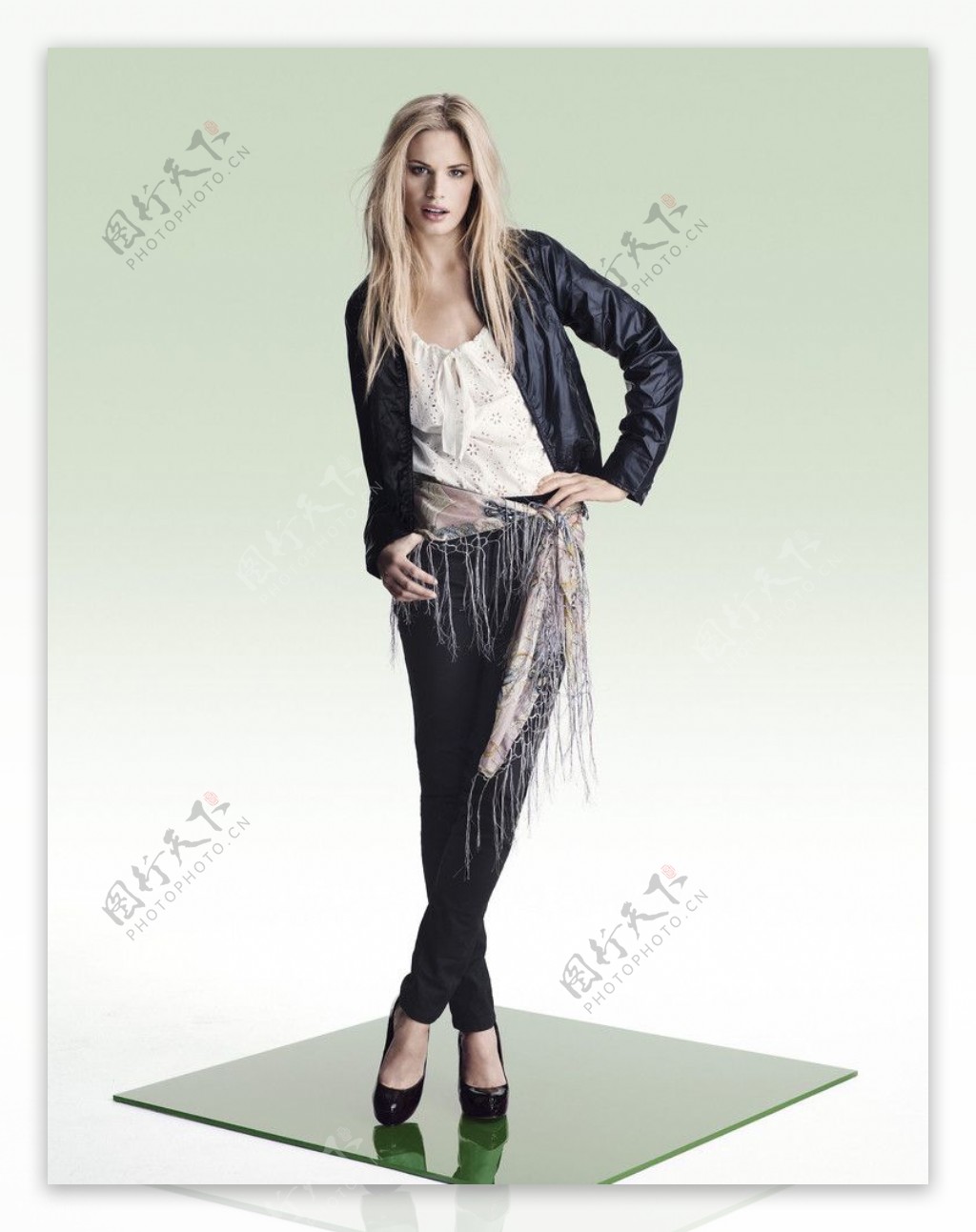 服装展示图片素材-编号12054545-图行天下